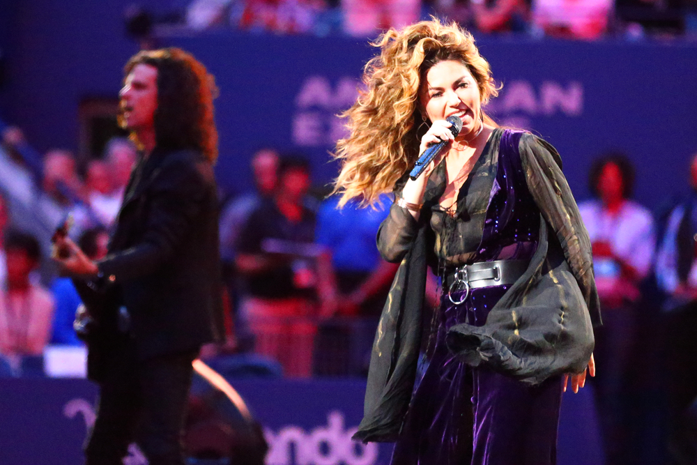 Country Babe Shania Twain Is BACK! - Breaking Headline Stories